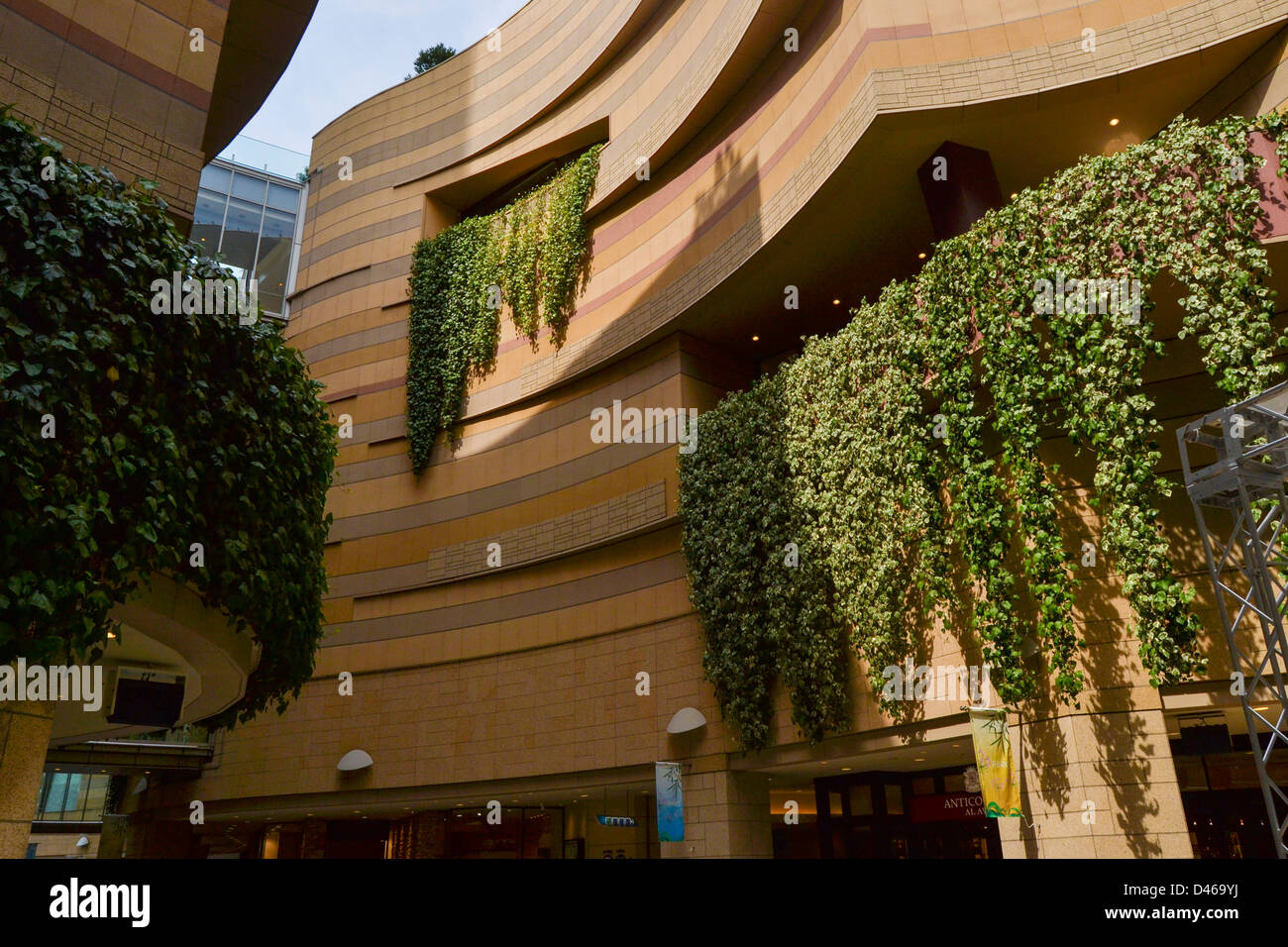 Japan osaka namba parks architecture hi-res stock photography and ...