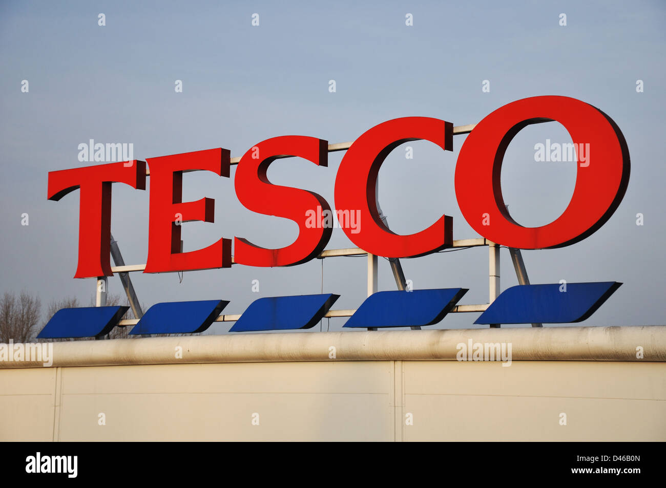 Tesco extra signs hi-res stock photography and images - Alamy