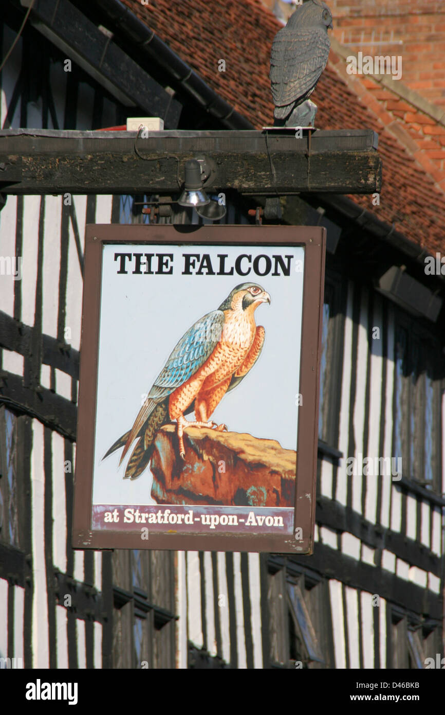 Falcon inn hi-res stock photography and images - Alamy