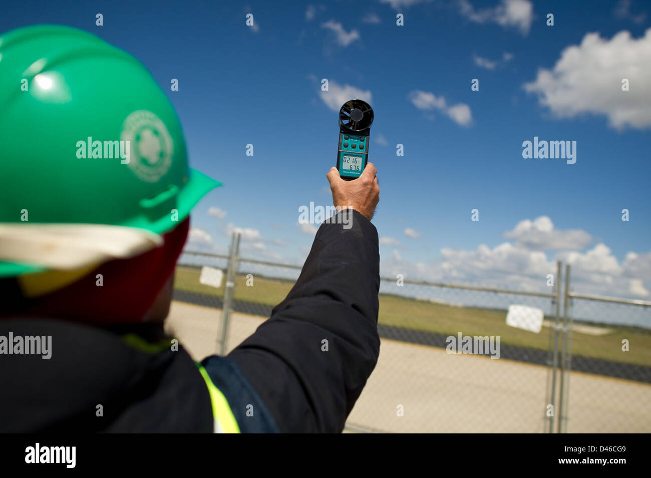 Discovery shuttle dulles hi-res stock photography and images - Alamy