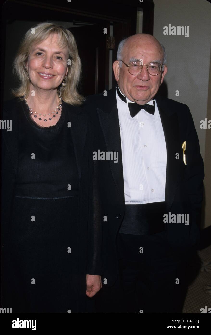 Ed asner wife cindy gilmore tom hi-res stock photography and images - Alamy