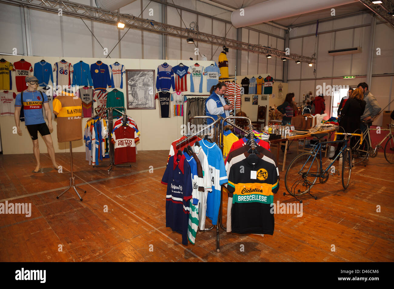 Sport shop hi-res stock photography and images - Alamy
