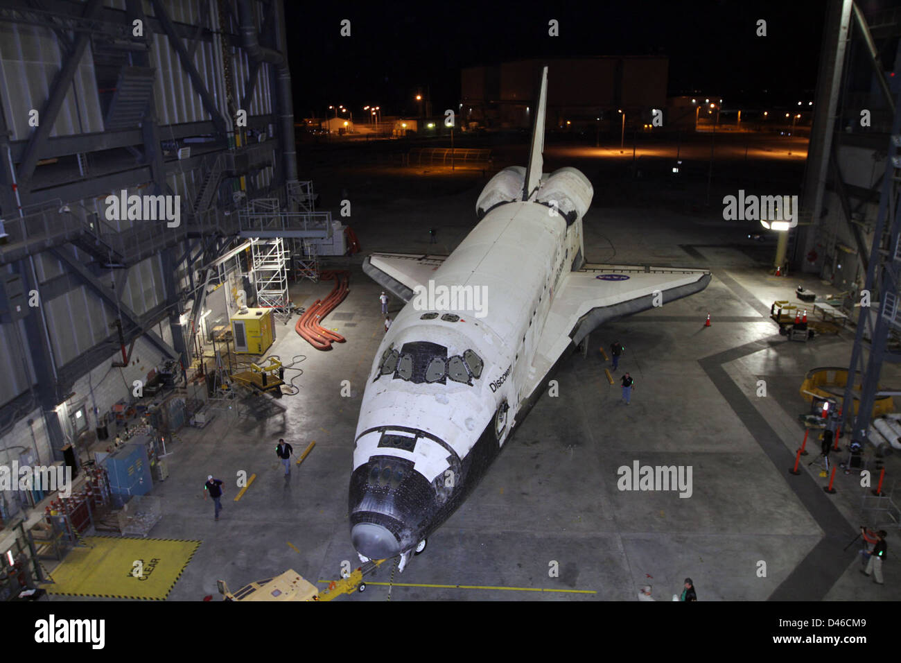 NASA's Space Shuttle Discovery is rolled out of the Vehicle Assembly ...