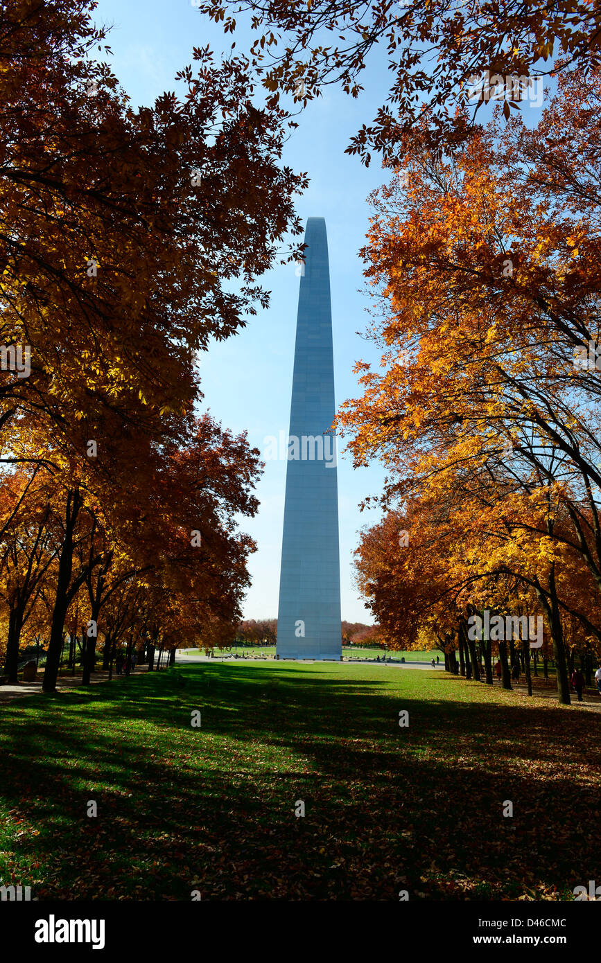 St. Louis Arch Gateway to West Missouri Fall Season Stock Photo - Alamy