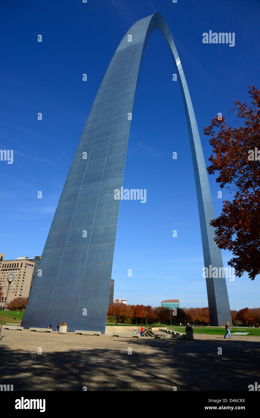 St louis gateway arch construction hi-res stock photography and images ...