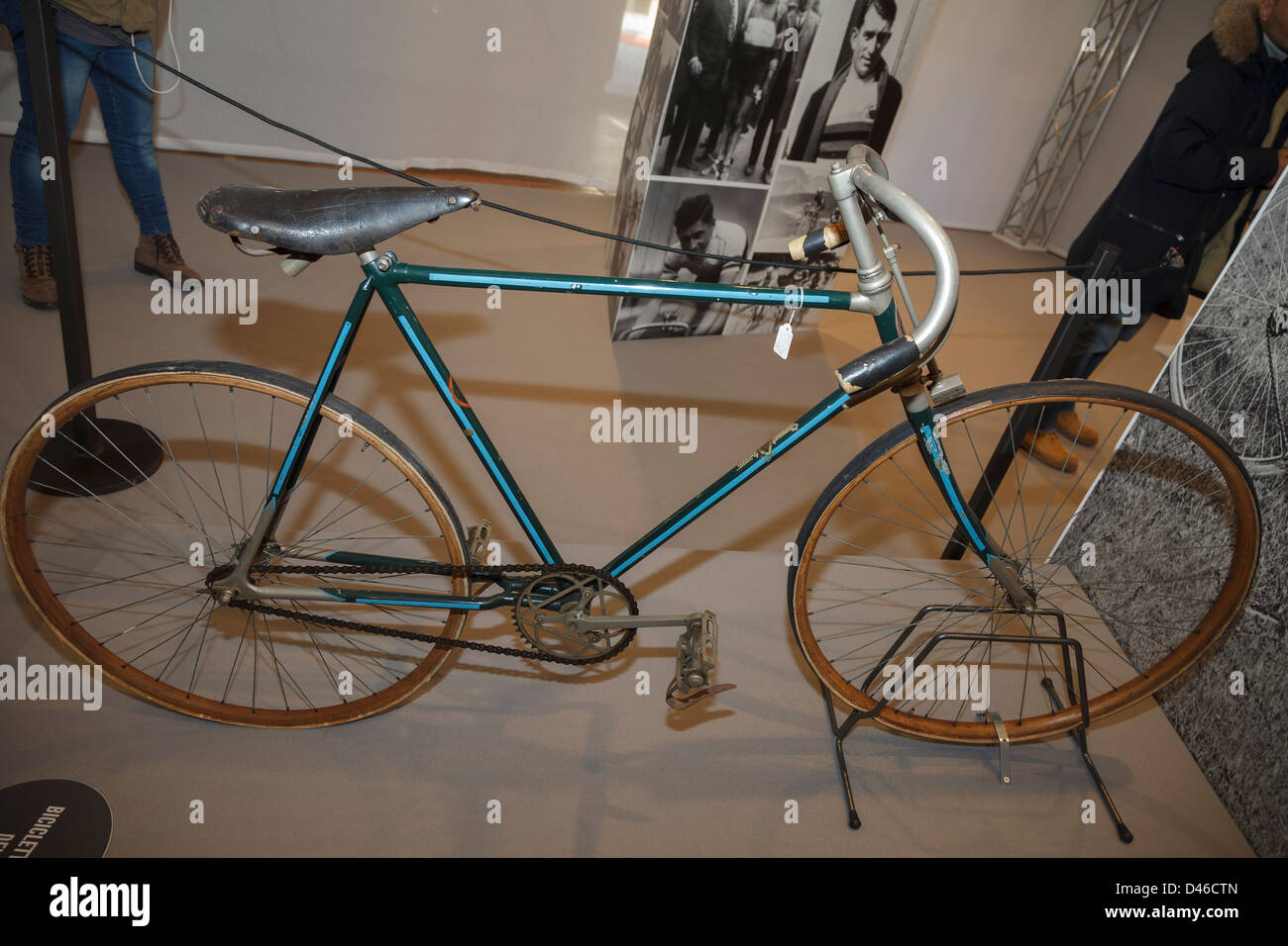 Bicycle gear drawing hi-res stock photography and images - Alamy