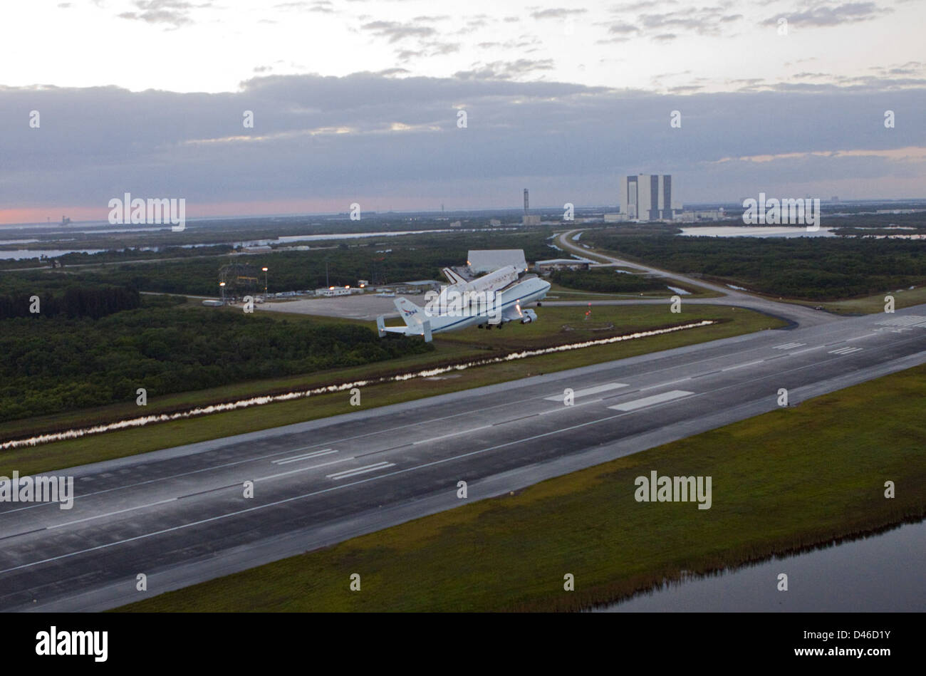 The Shuttle Carrier Aircraft (SCA) takes off from Kennedy Space Center ...