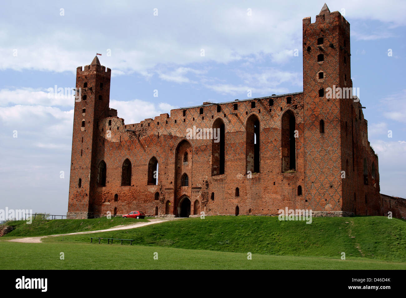 Ruins of gothic castle hi-res stock photography and images - Alamy