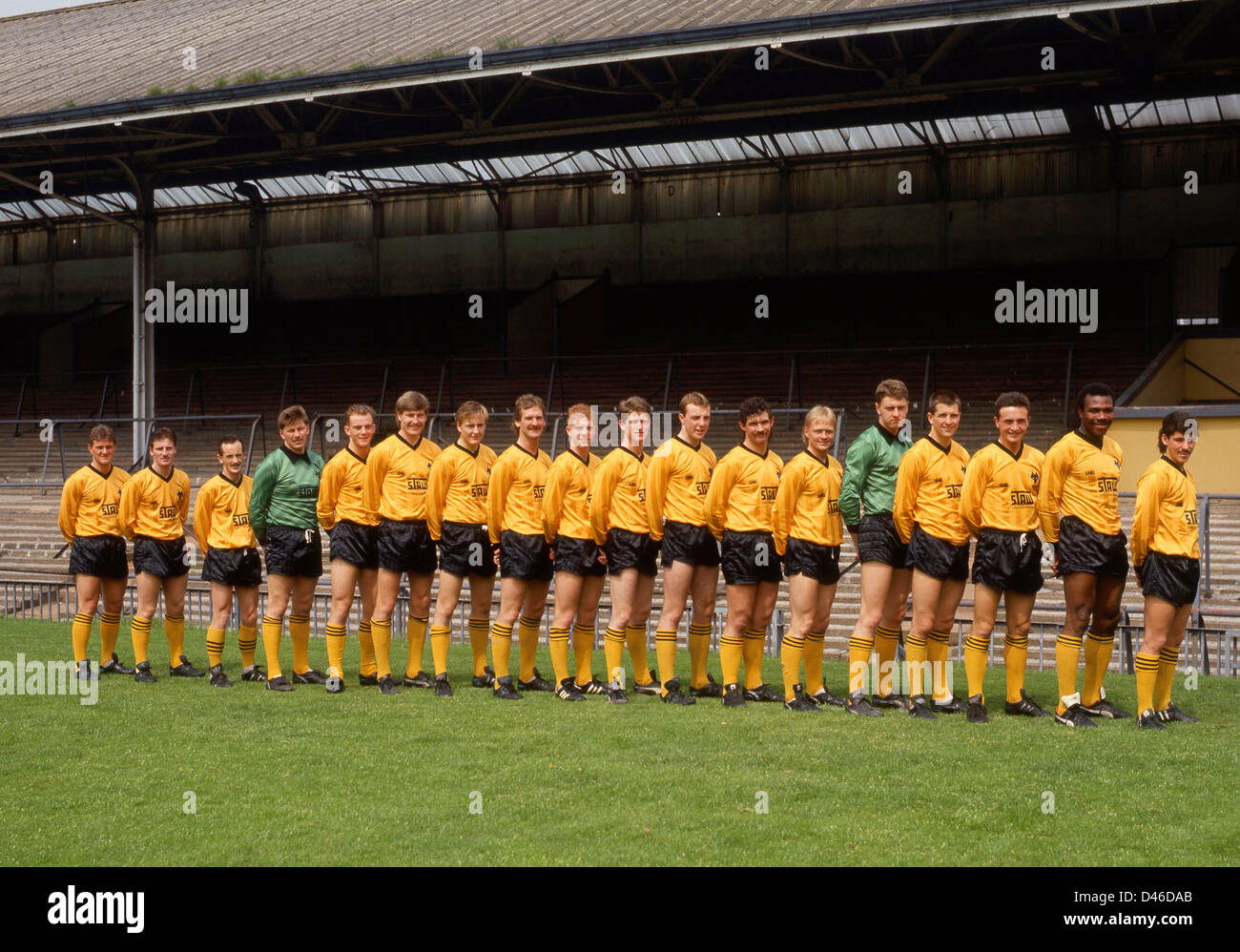 Wolverhampton Wanderers FC team 1989 LtoR Stephen Stout, Mick Holmes ...