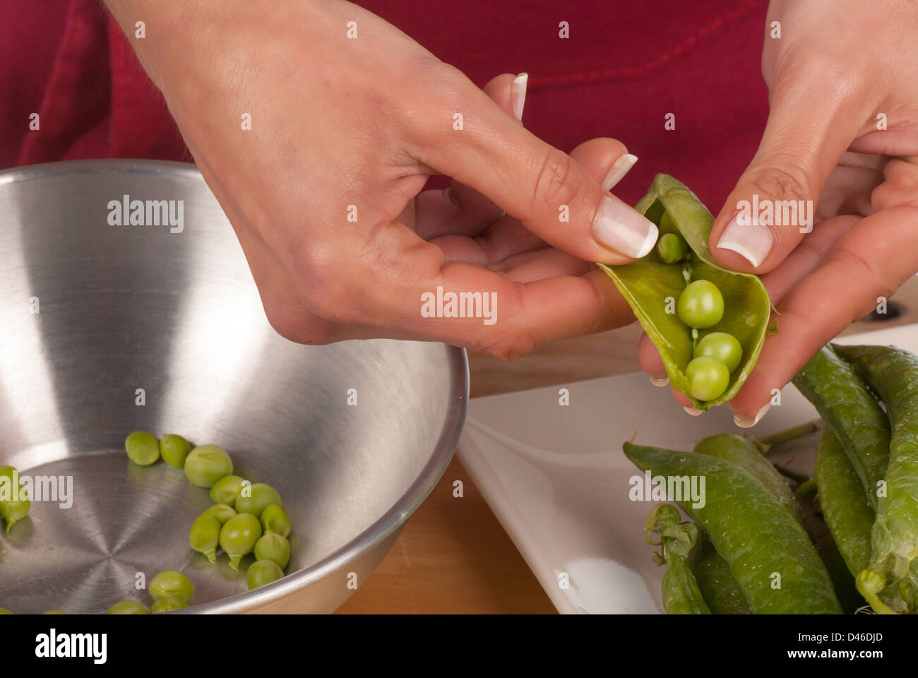 Peeling peas hi-res stock photography and images - Alamy