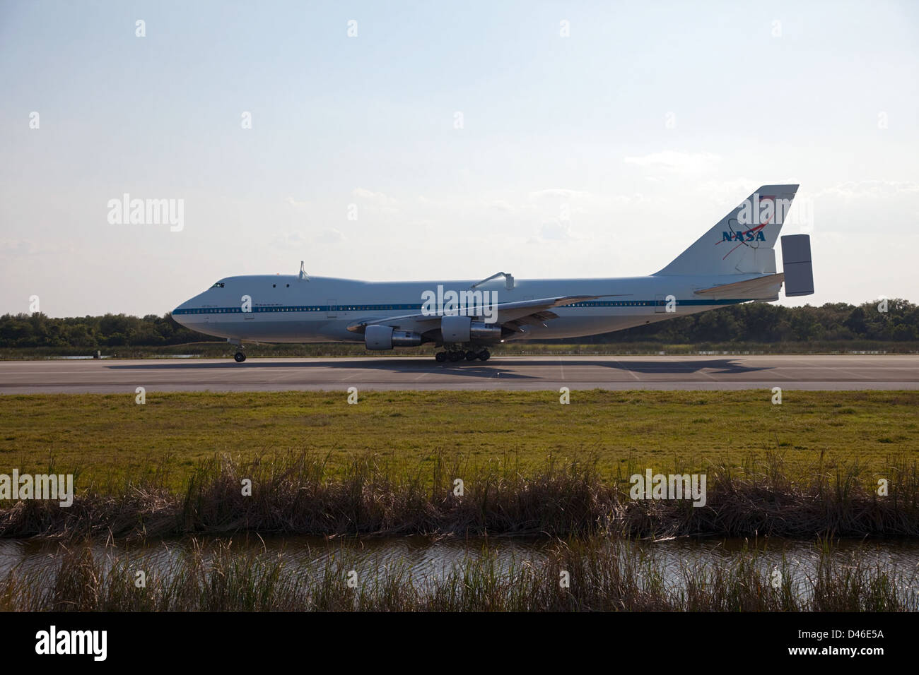 The Shuttle Carrier Aircraft (SCA), a modified Boeing 747, arrives at ...