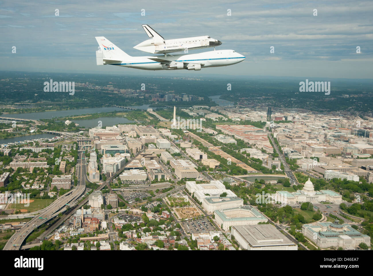 Space Shuttle Discovery flies over Washington D.C. aboard the Shuttle ...
