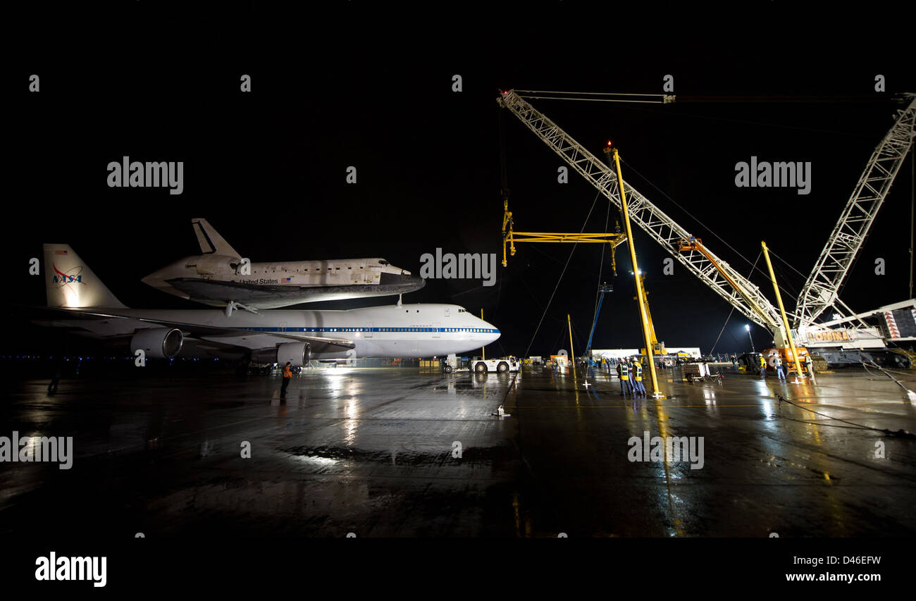 Washington dulles space shuttle hi-res stock photography and images - Alamy
