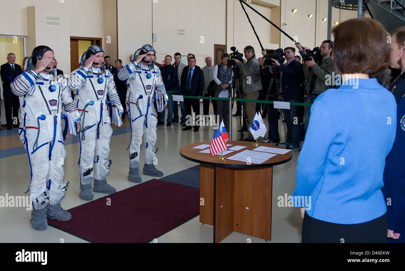 Expedition 31 astronauts, including NASA astronaut Kevin Ford and ...