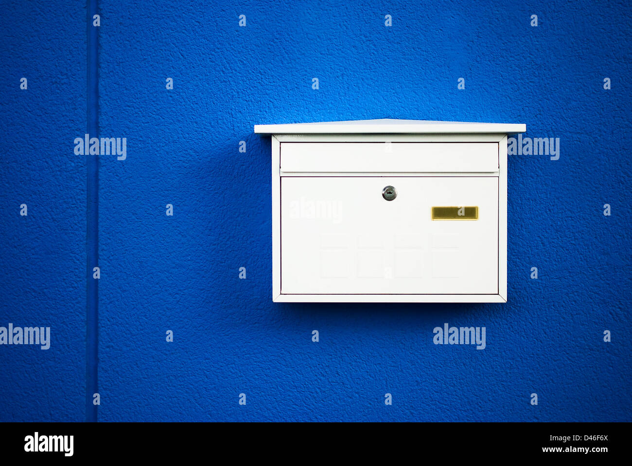 Blue and white mailbox hi-res stock photography and images - Alamy