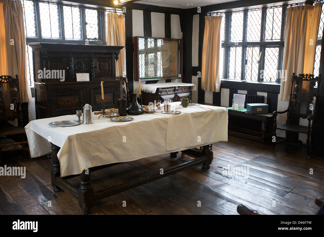 Old house interior hi-res stock photography and images - Alamy