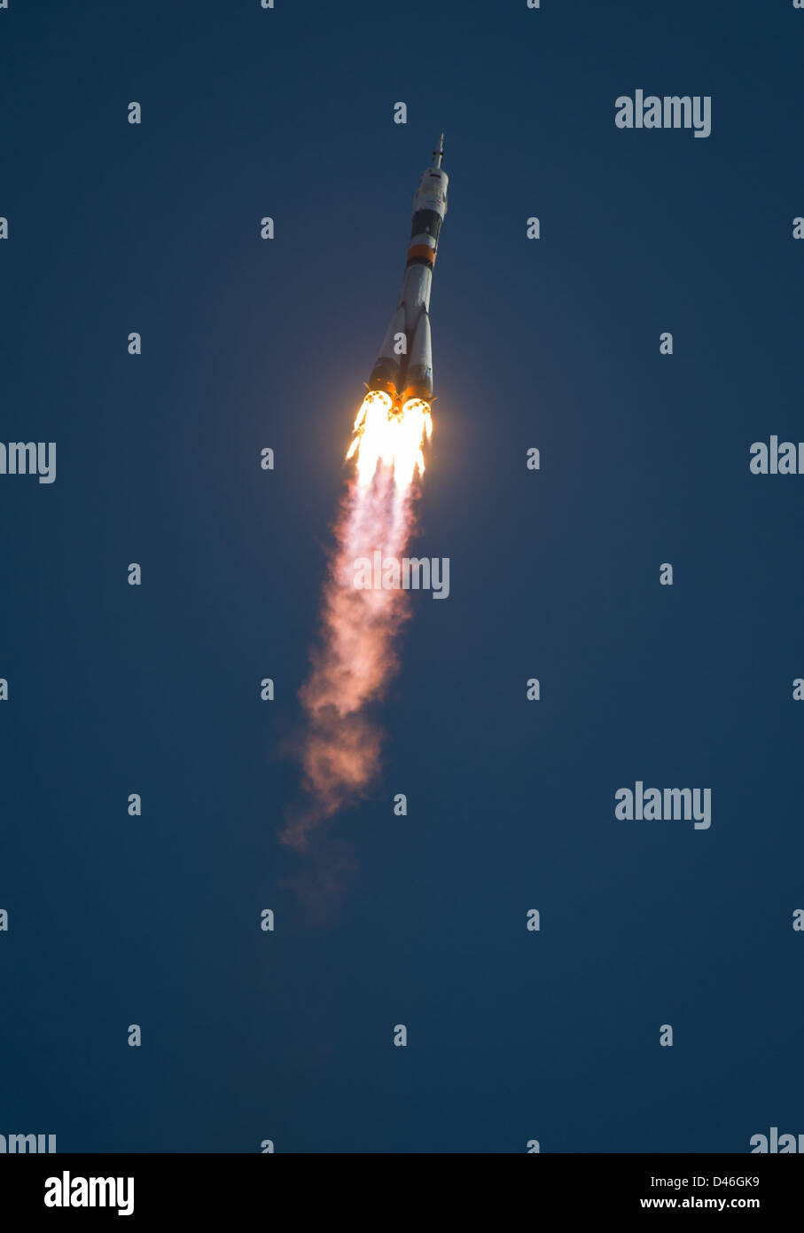 Expedition 31 launch hi-res stock photography and images - Alamy