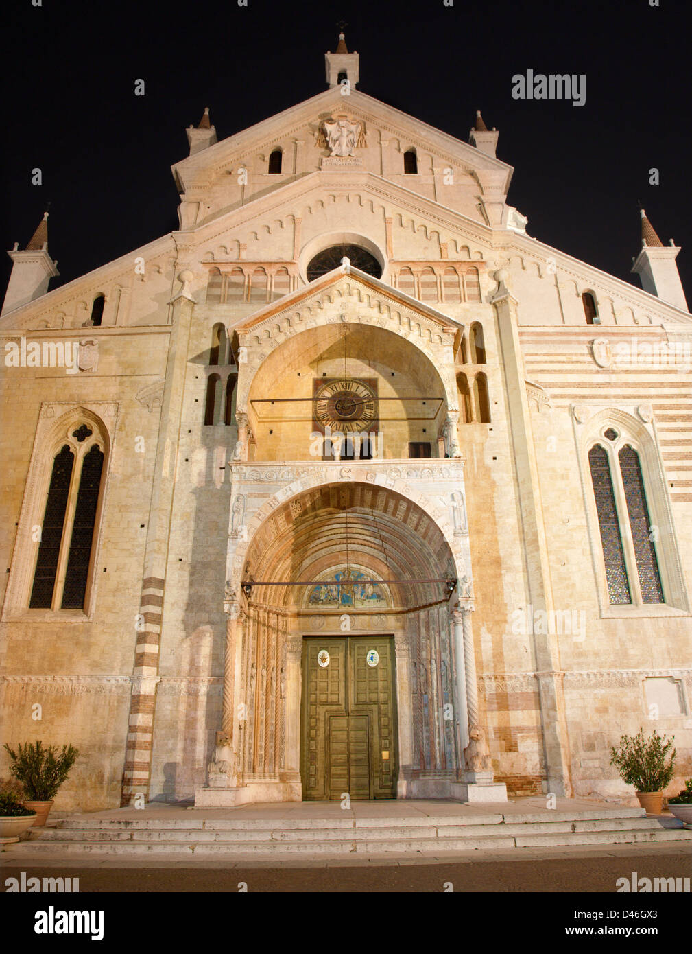 Verona - Duomo or cathedral facade at night Stock Photo - Alamy