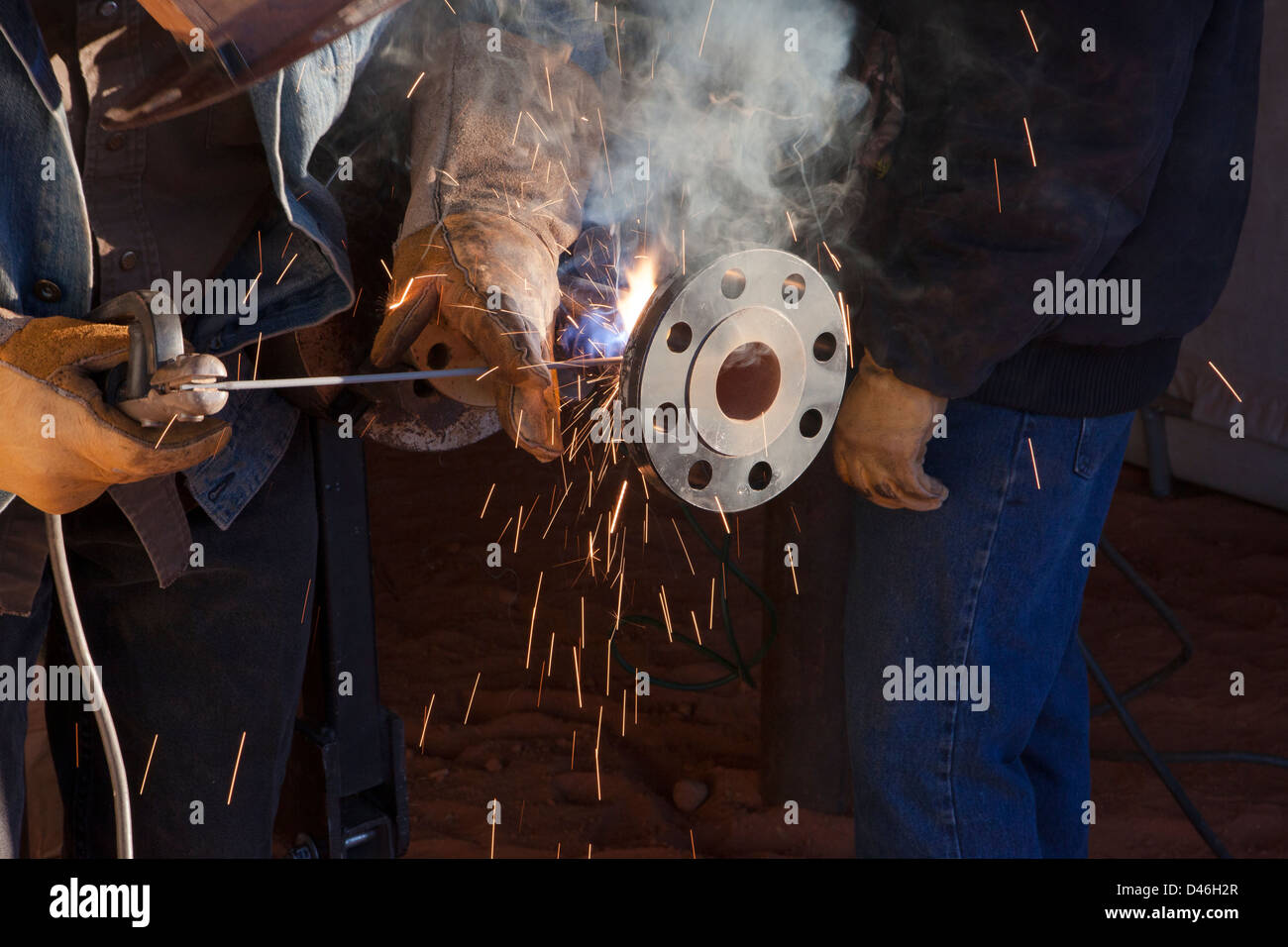 Welding pipelines hi-res stock photography and images - Alamy