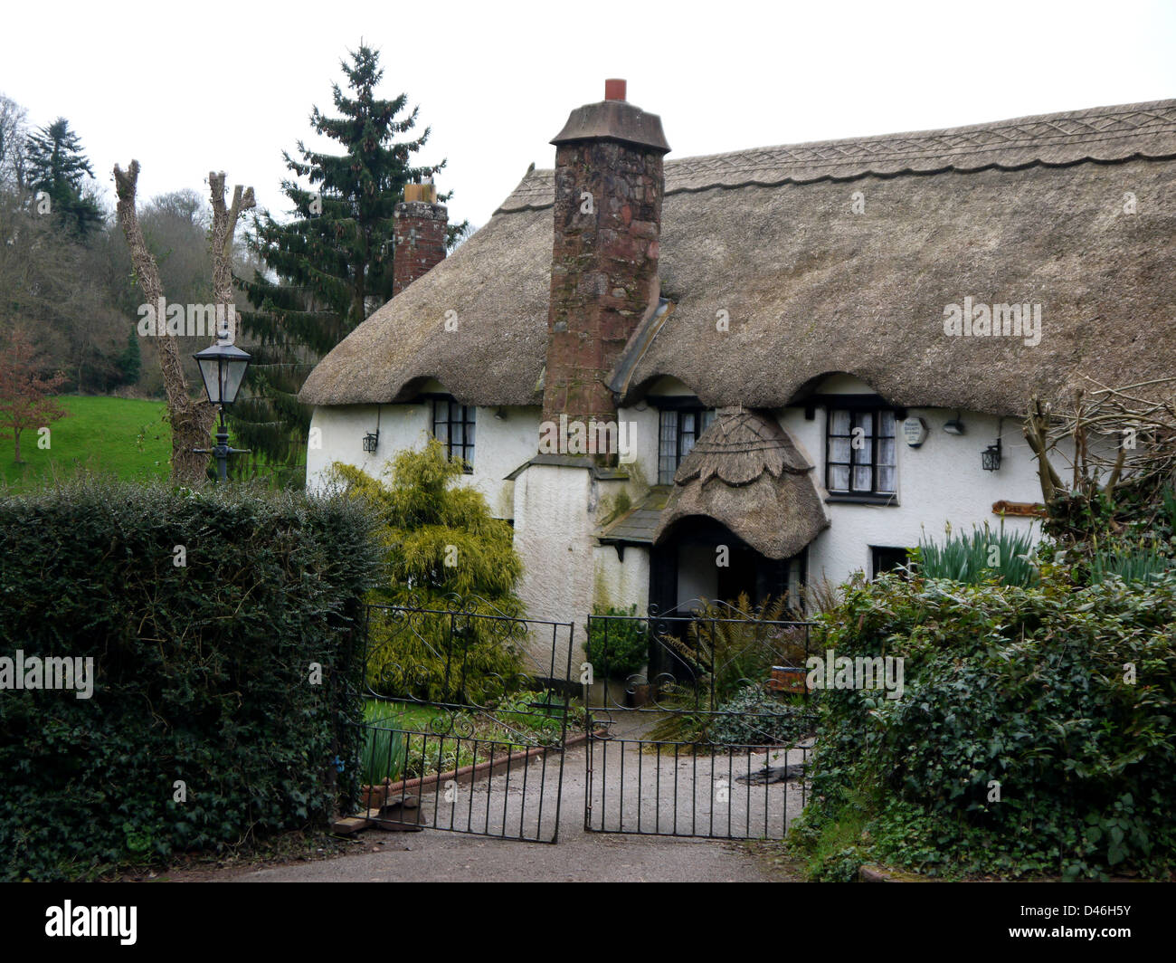Thatched cottage in Cockington, South Devon Stock Photo - Alamy