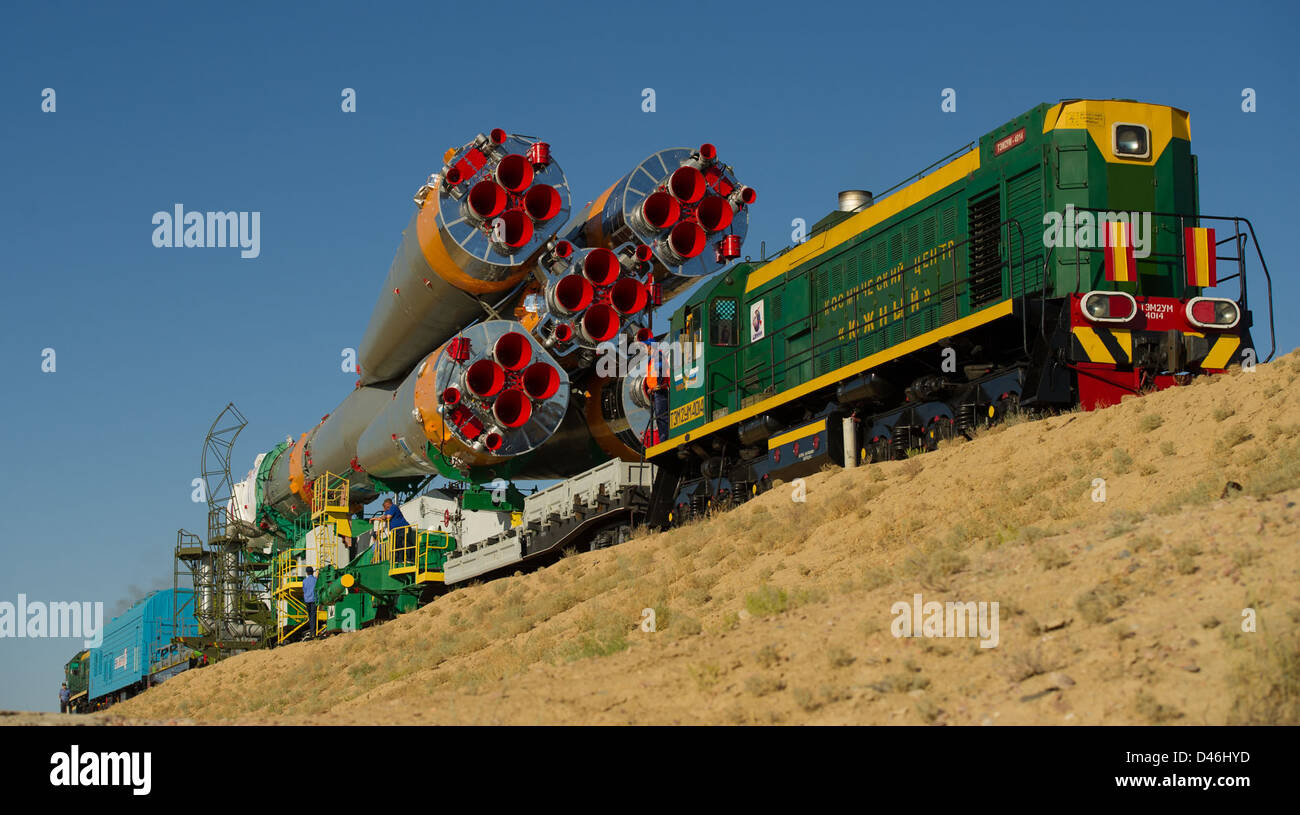 Expedition 32, Soyuz Rocket Rollout, Baikonur Cosmodrome, JAXA ...