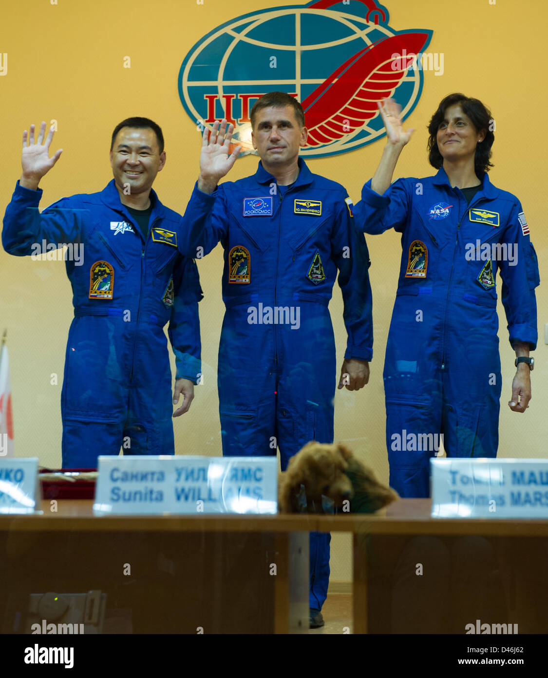 Members of Expedition 32, including astronauts Akihiko Hoshide, Sunita ...