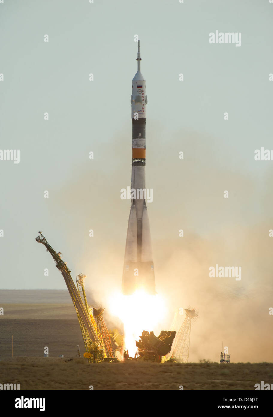 Expedition 32 launch hi-res stock photography and images - Alamy
