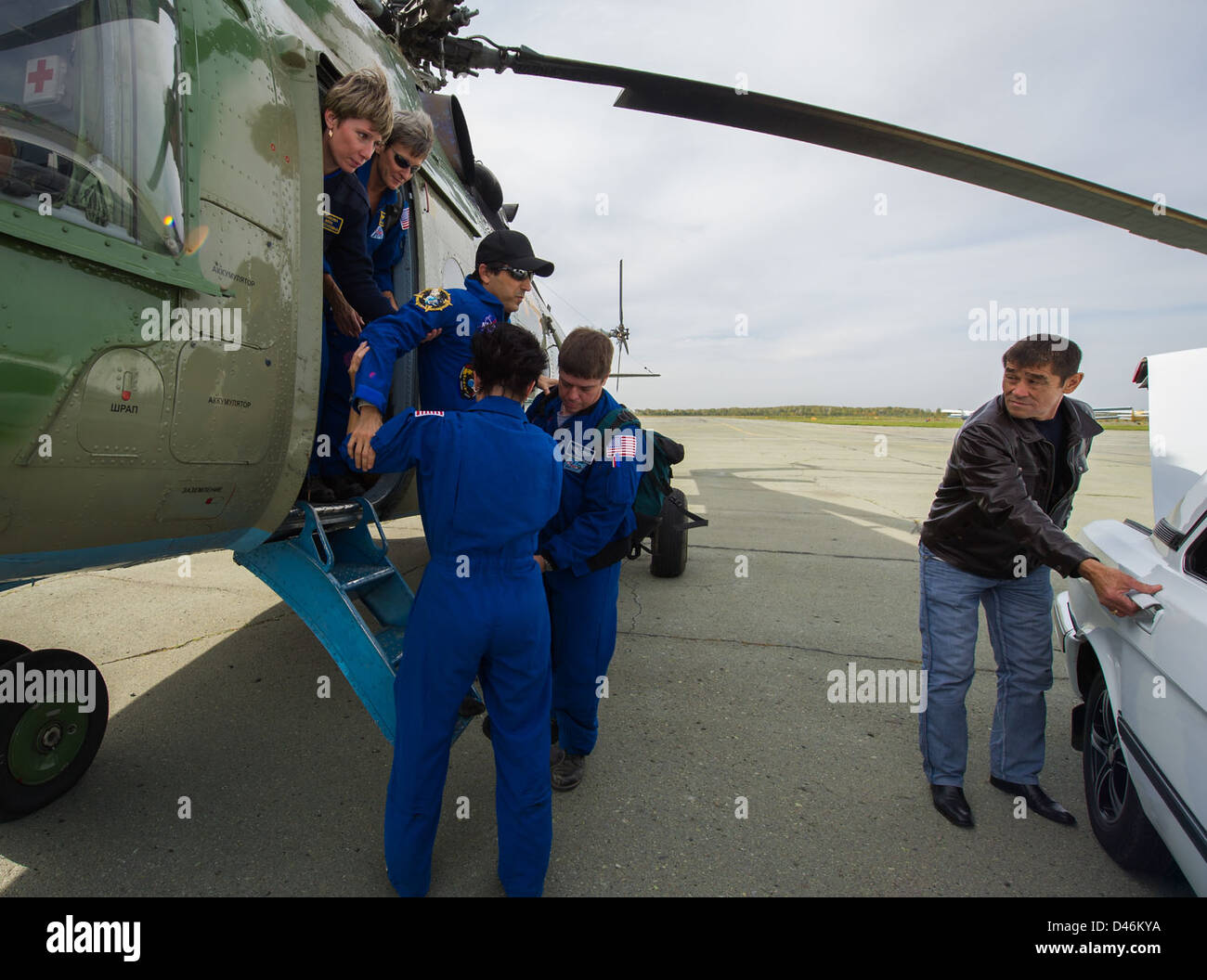 Expedition 32 landing hi-res stock photography and images - Alamy