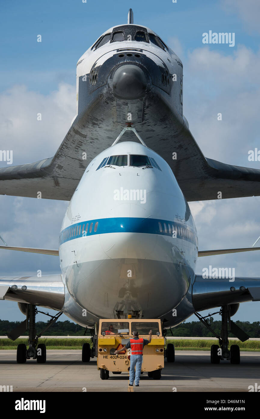 The Space Shuttle Endeavour is transported on the Shuttle Carrier ...