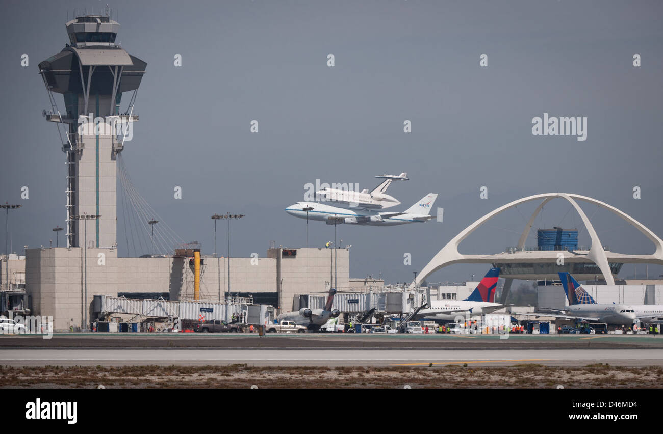 NASA's Space Shuttle Endeavour lands at Los Angeles International ...