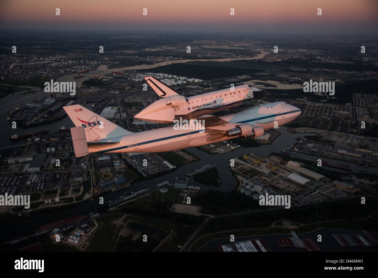 Space shuttle in flight texas hi-res stock photography and images - Alamy