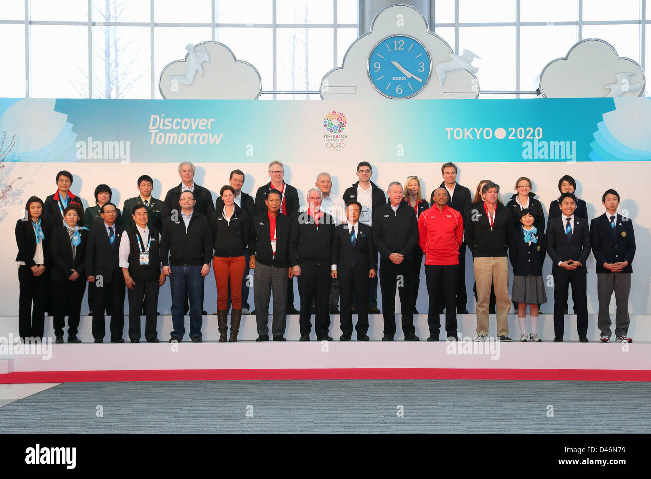 (L to R) Kaori Icho, Saori Yoshida, Hitomi Obara, Tomiaki Fukuda ...