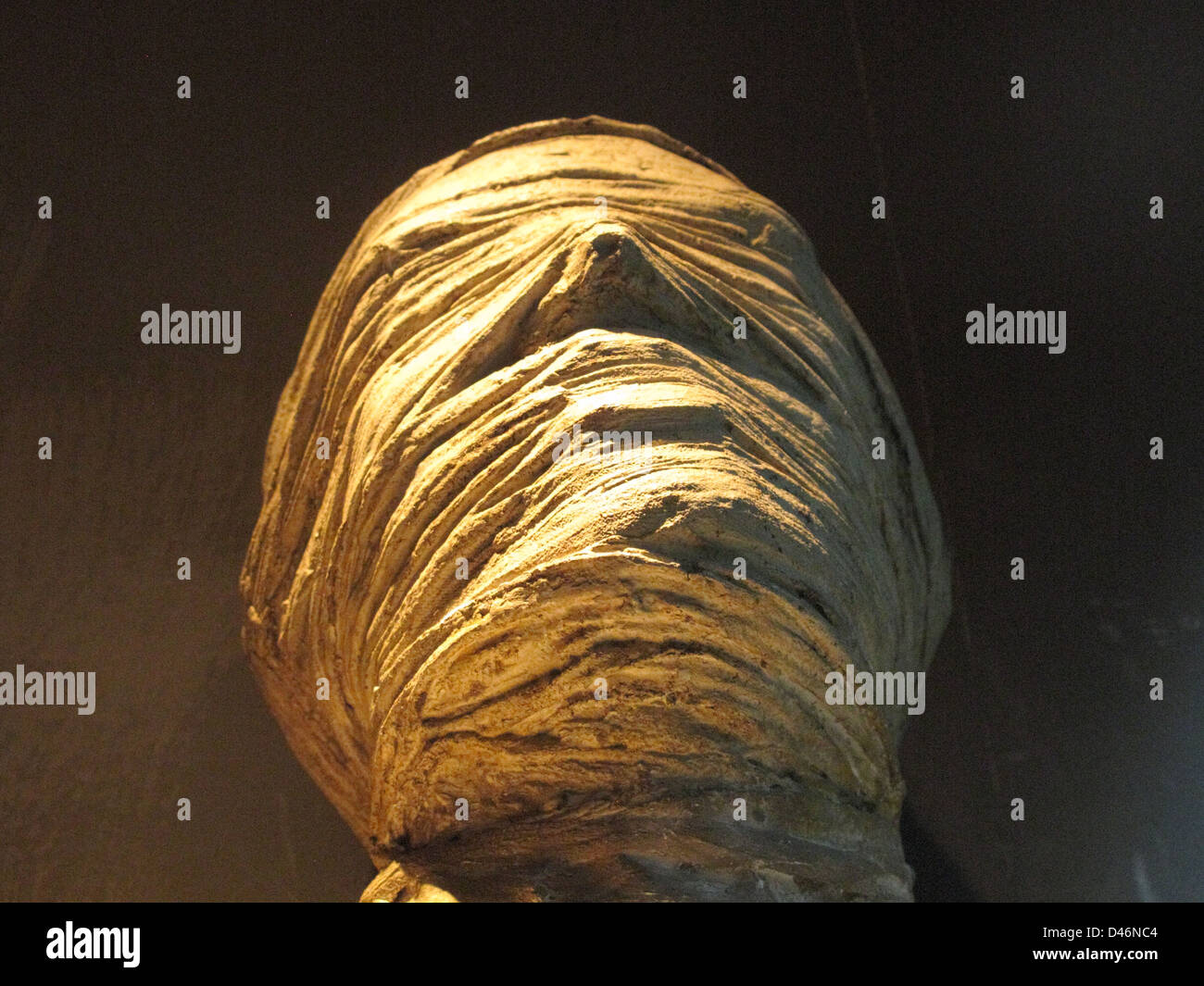 Mummified body pyramid hi-res stock photography and images - Alamy