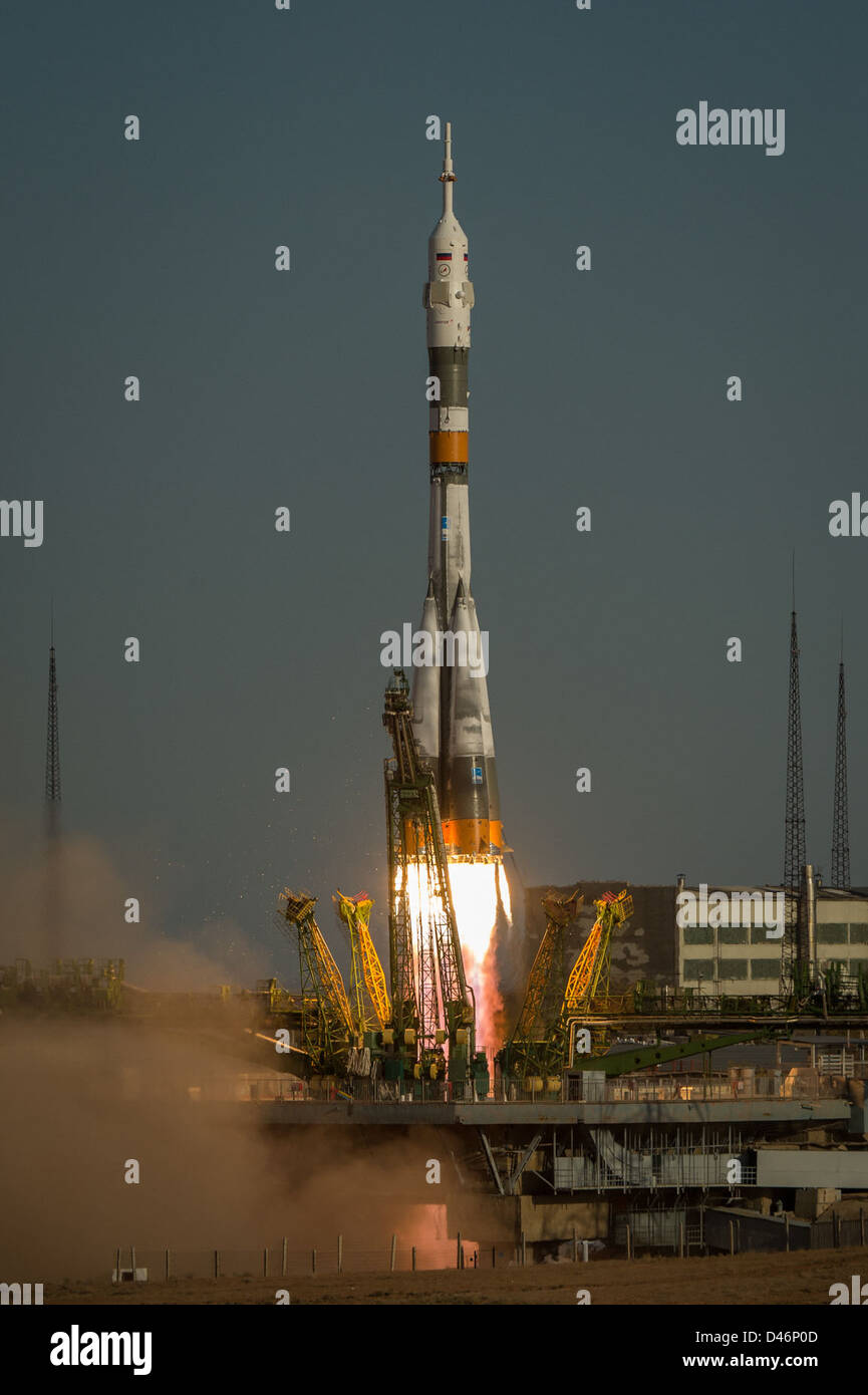 Expedition 33 Launch High Resolution Stock Photography and Images - Alamy