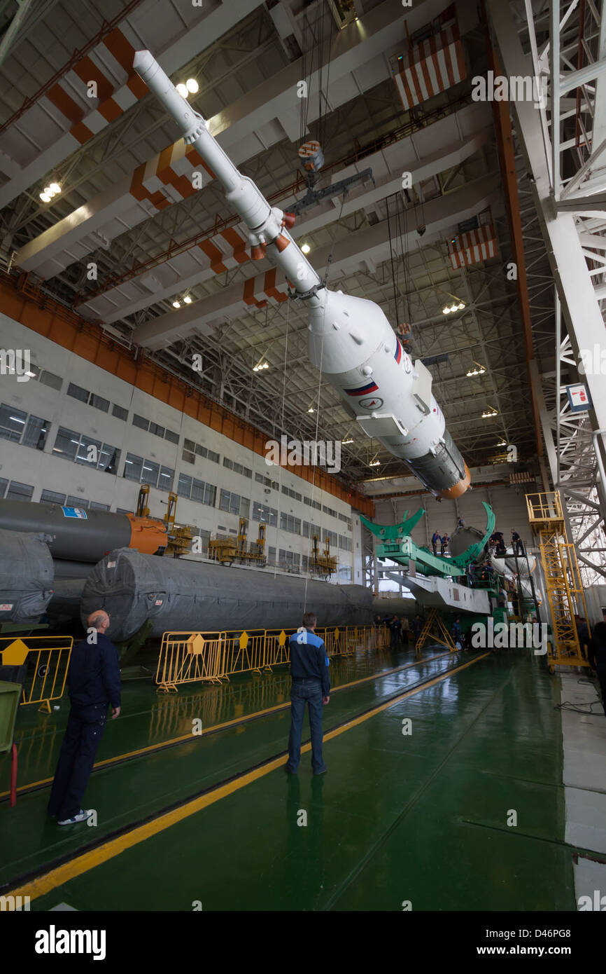Expedition 34 Soyuz Assembly (201212160004HQ Stock Photo - Alamy
