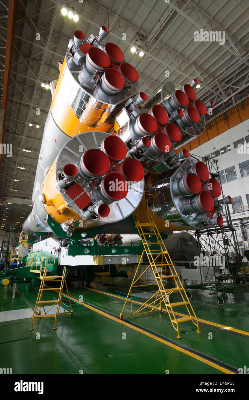 Expedition 34 Soyuz Assembly (201212160002HQ Stock Photo - Alamy