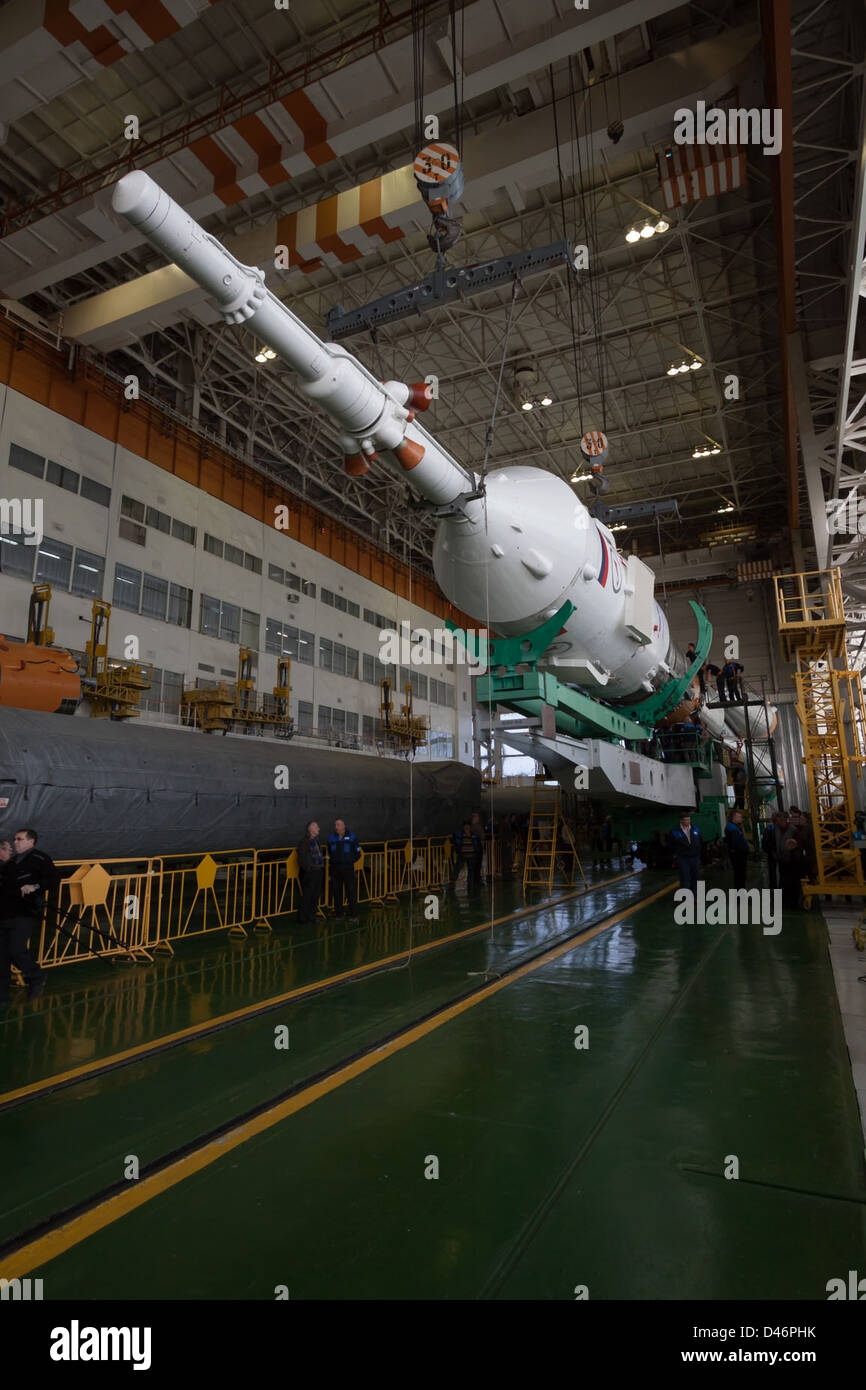 Expedition 34 Soyuz Assembly (201212160005HQ Stock Photo - Alamy