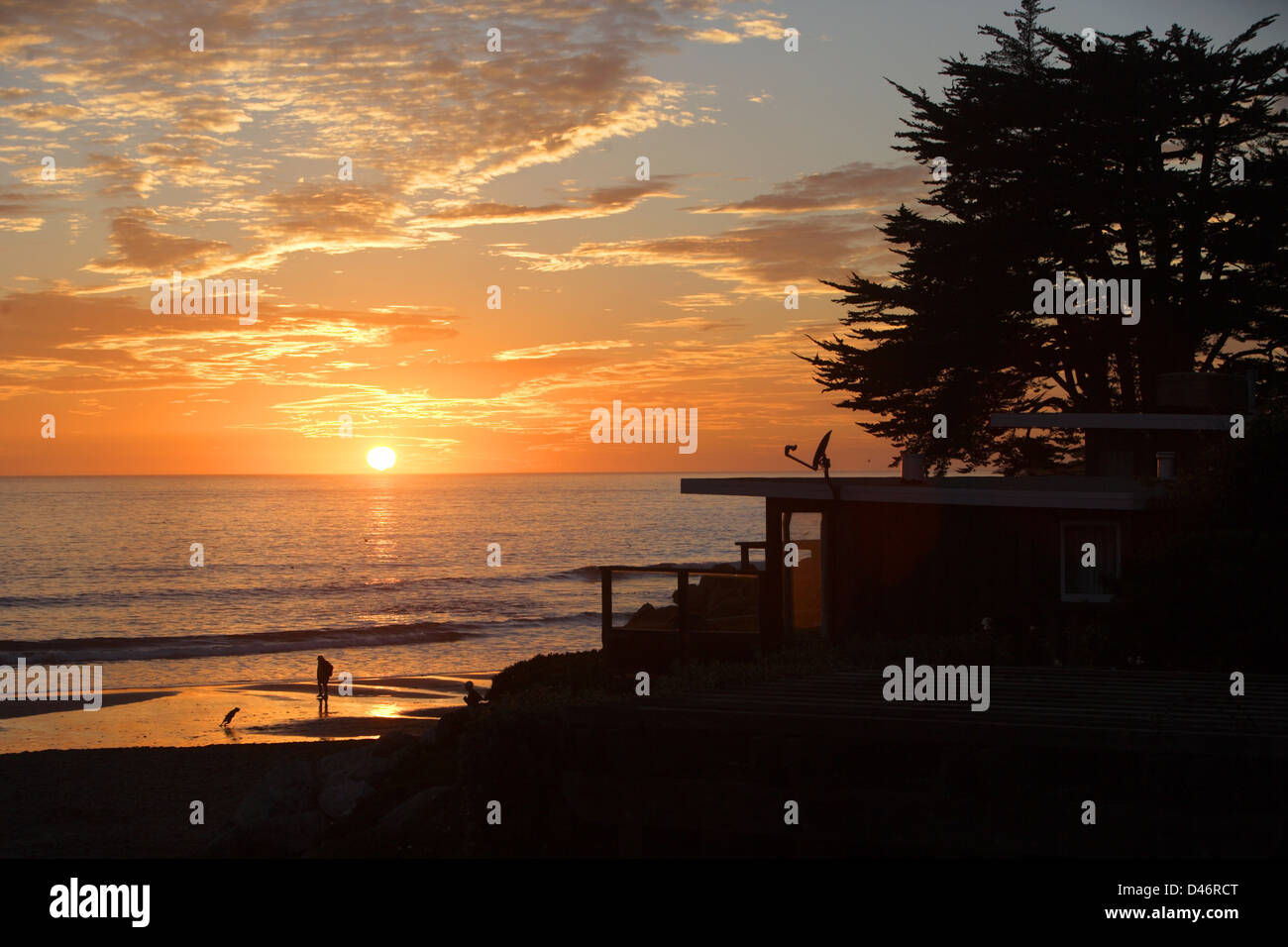 Sunset beach home and vacation rental hi-res stock photography and ...