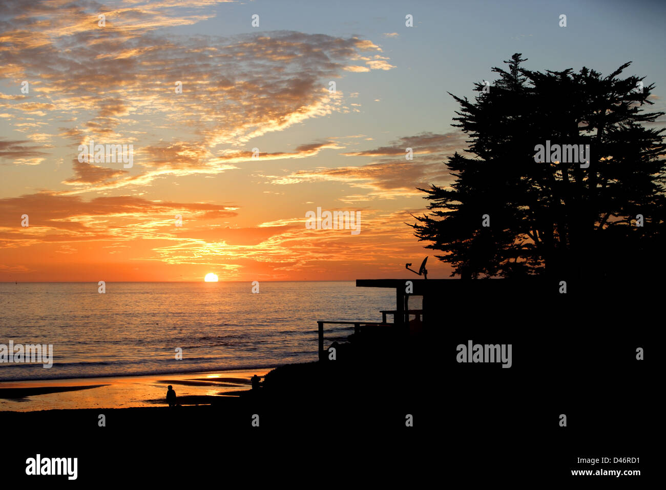 Sunset beach home and vacation rental hi-res stock photography and ...