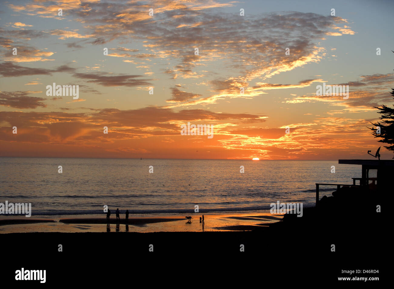 Beach House at sunset on the pacific Stock Photo - Alamy