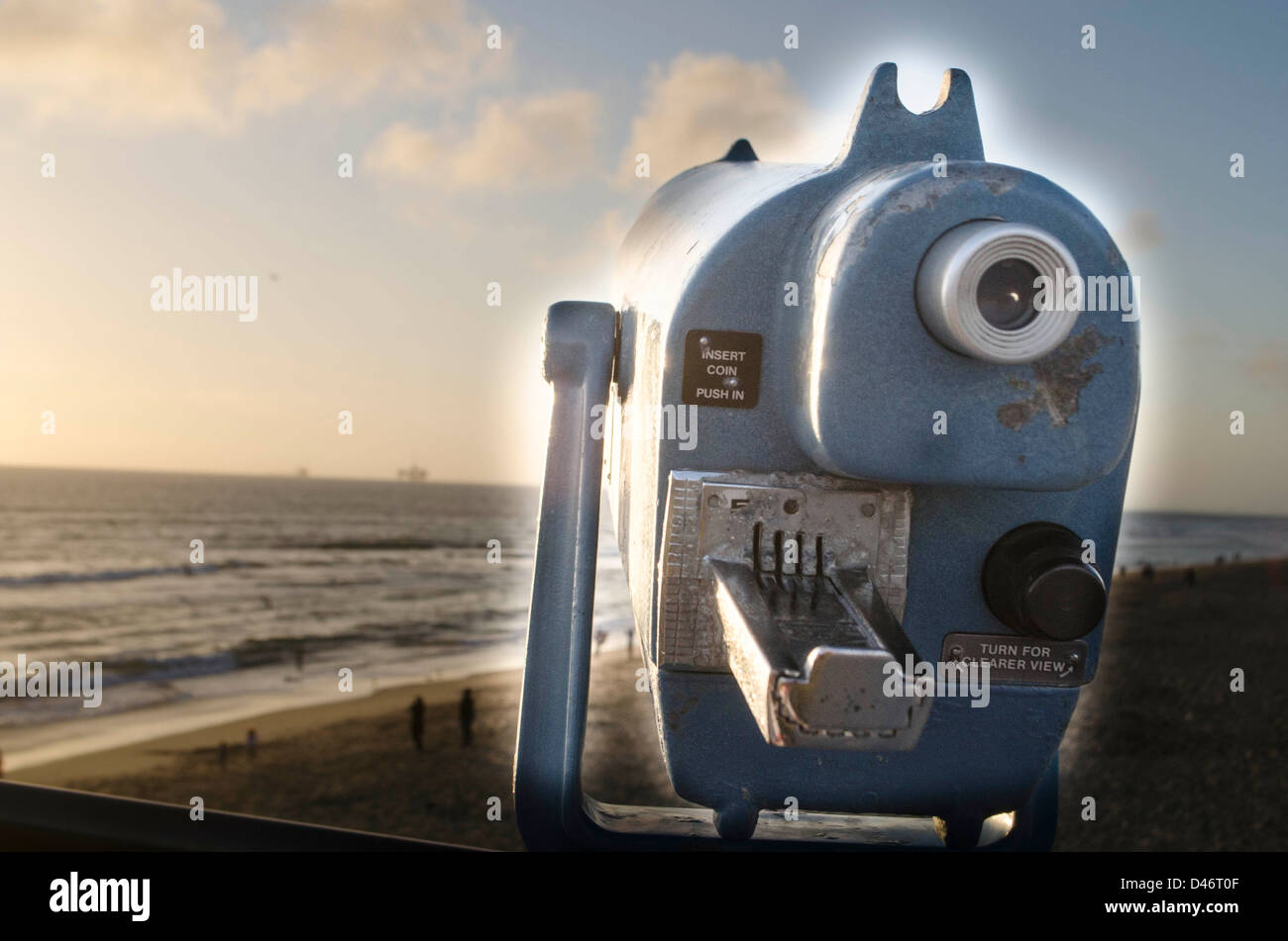Viewing distant object hi-res stock photography and images - Alamy