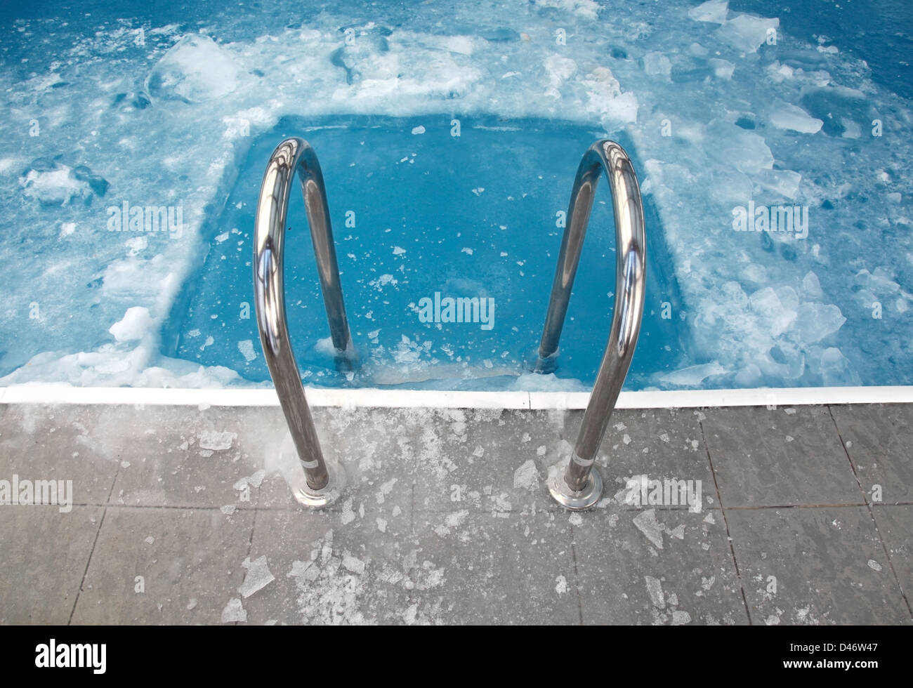 Frozen swimming pool hi-res stock photography and images - Alamy