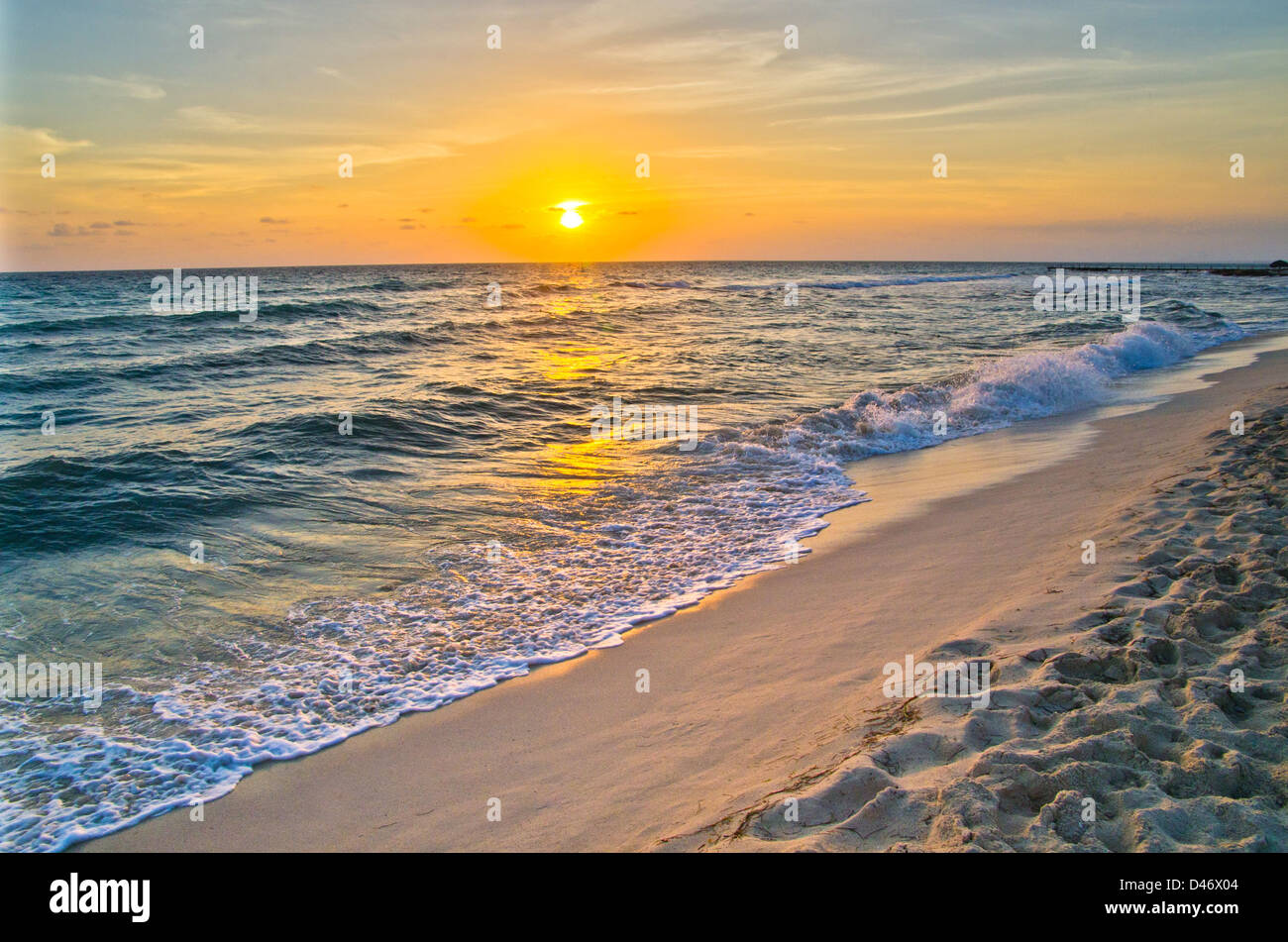 Sunset with golden light above the sea hi-res stock photography and ...