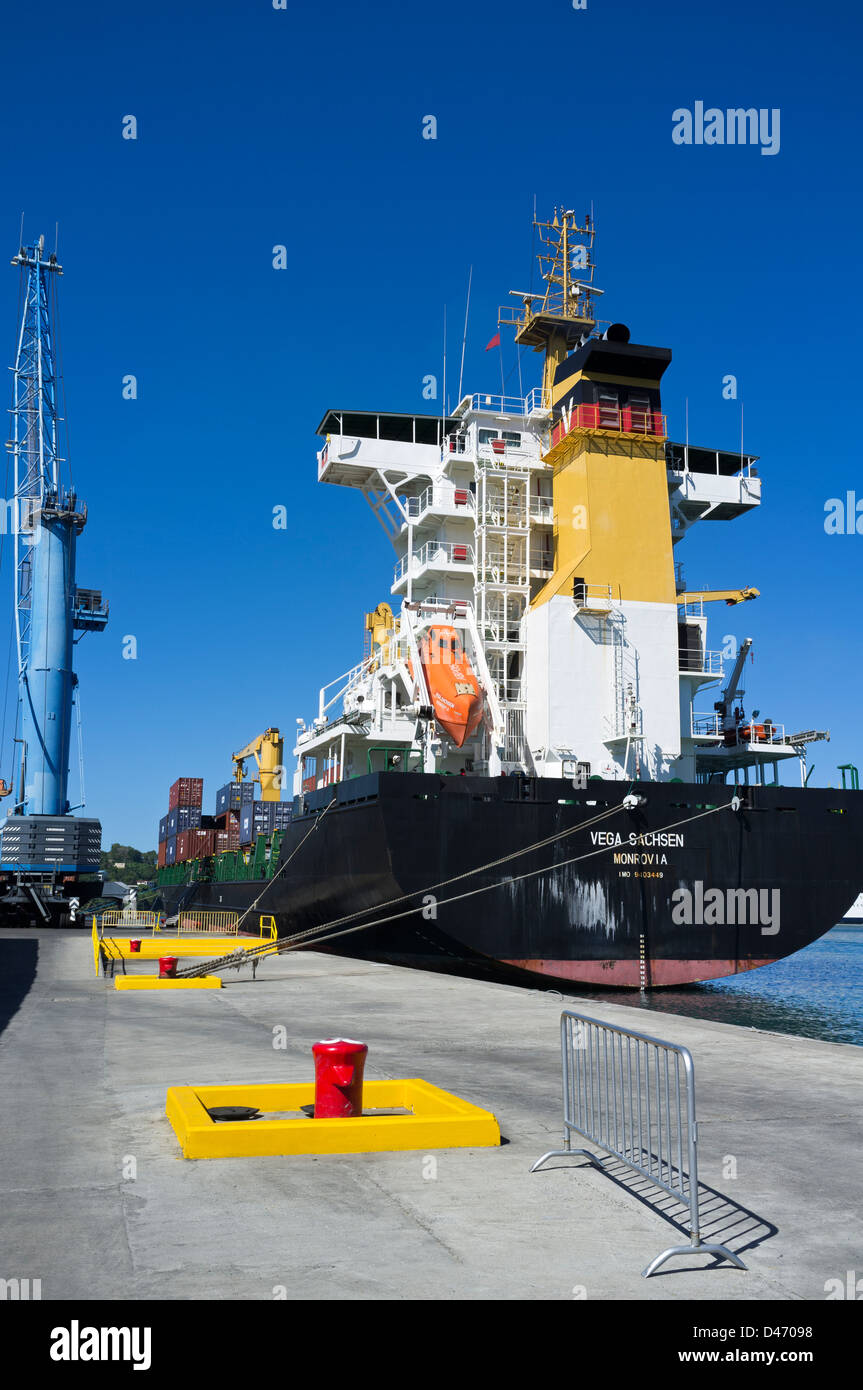Container ship loading docks hi-res stock photography and images - Alamy