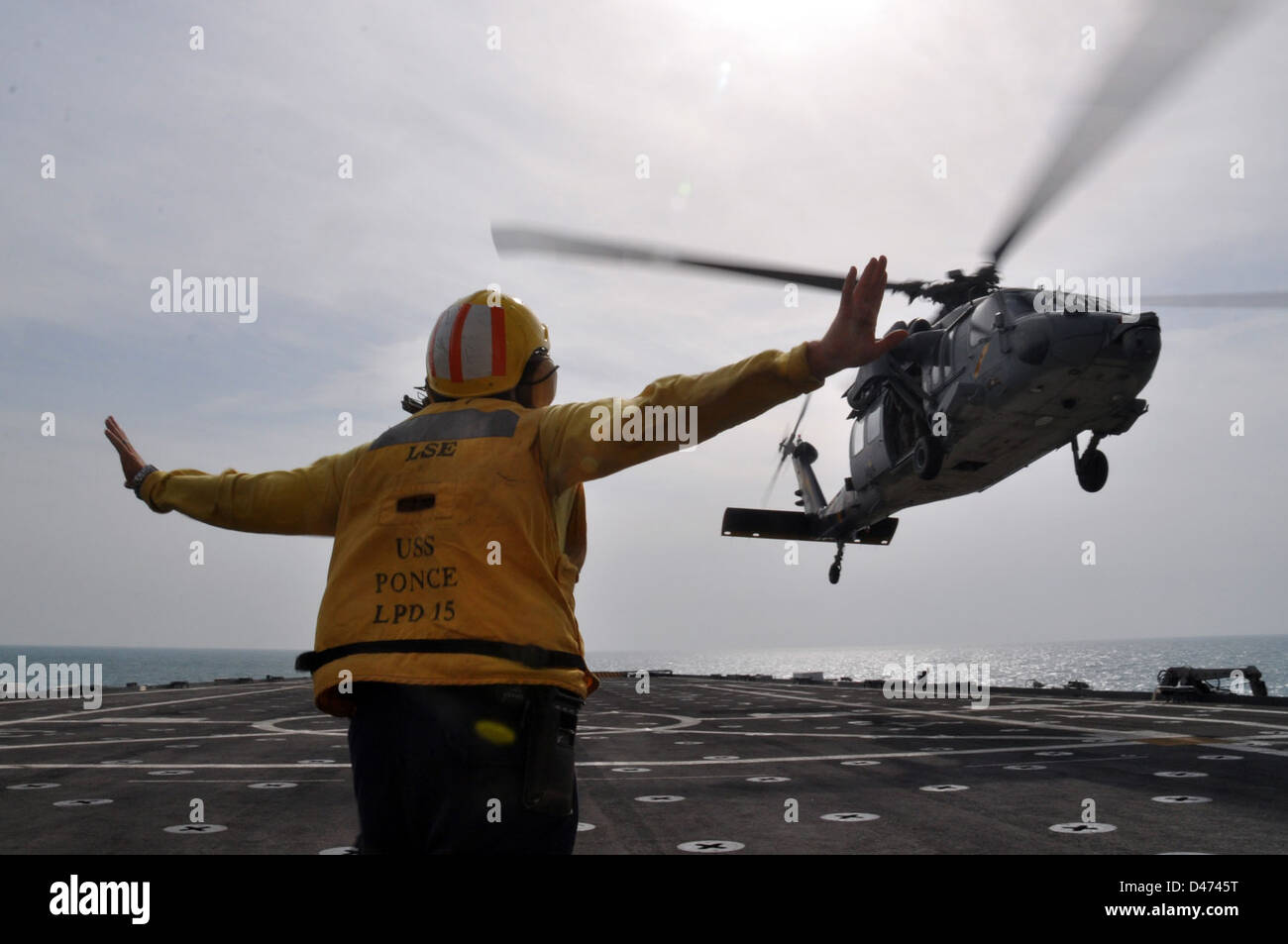 U s navy sailor expeditionary hi-res stock photography and images - Alamy