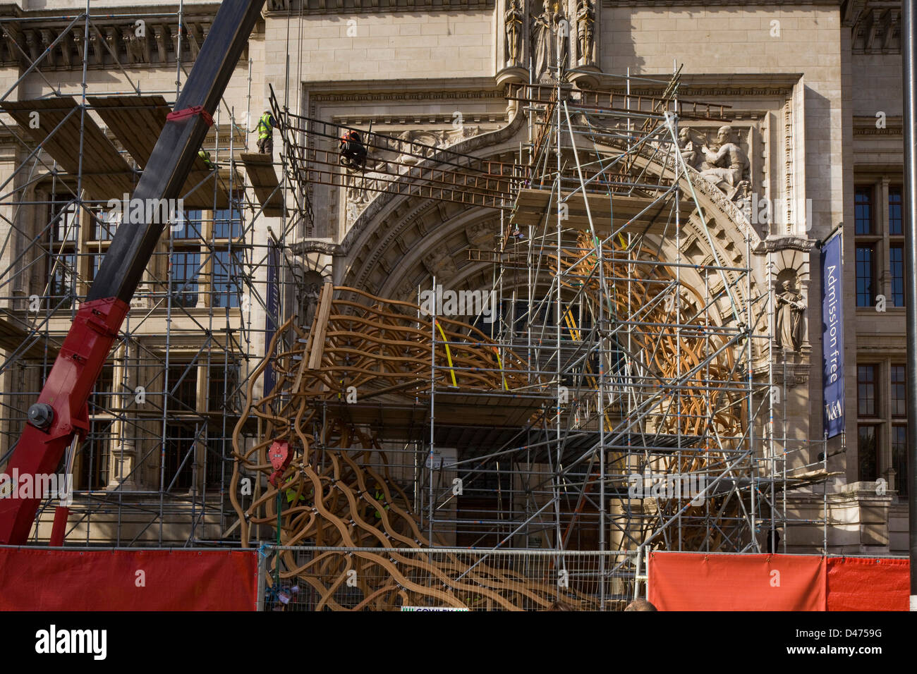 Timber scaffolding hi-res stock photography and images - Alamy