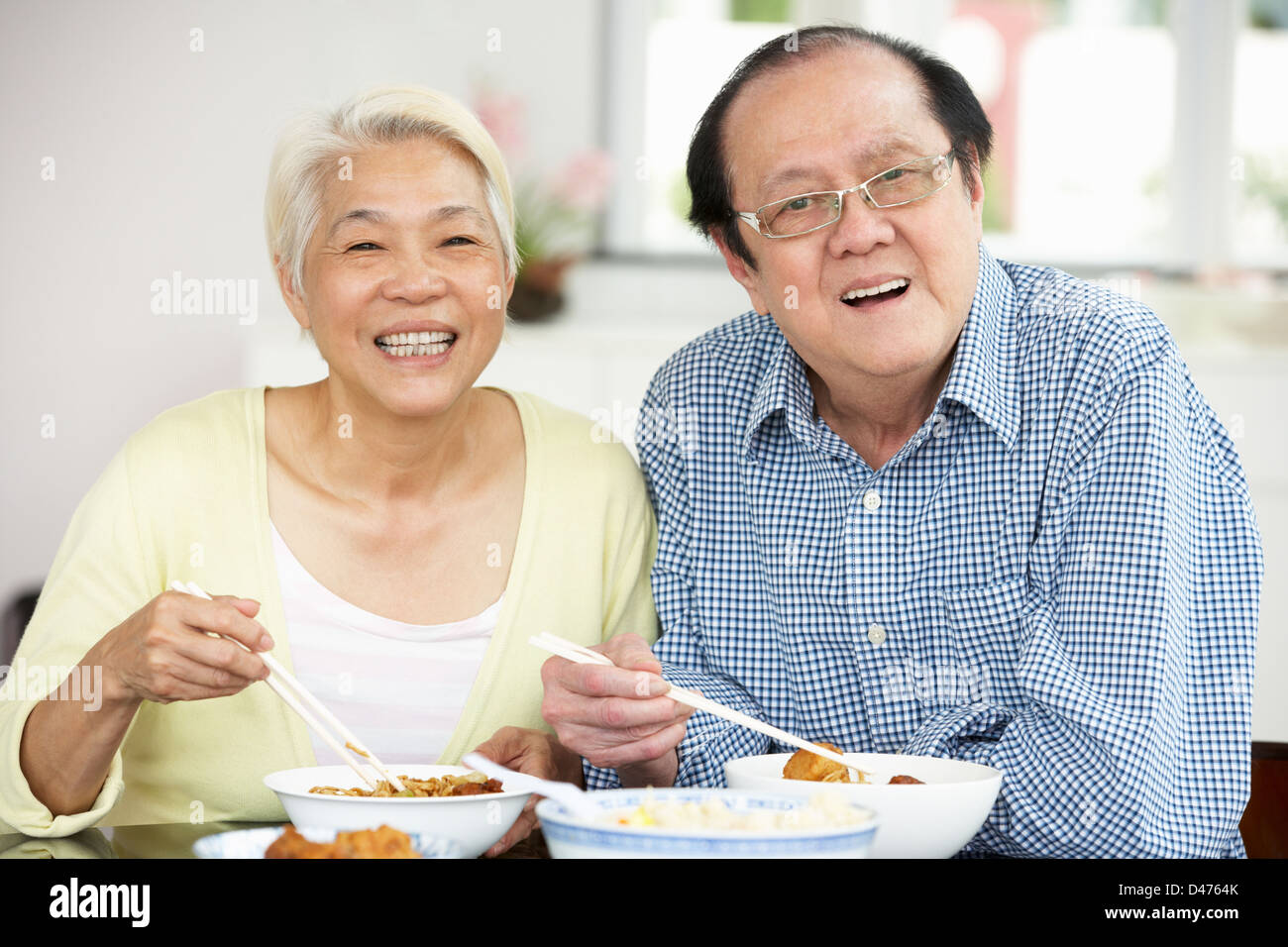 Senior chinese couple sitting hi-res stock photography and images - Alamy