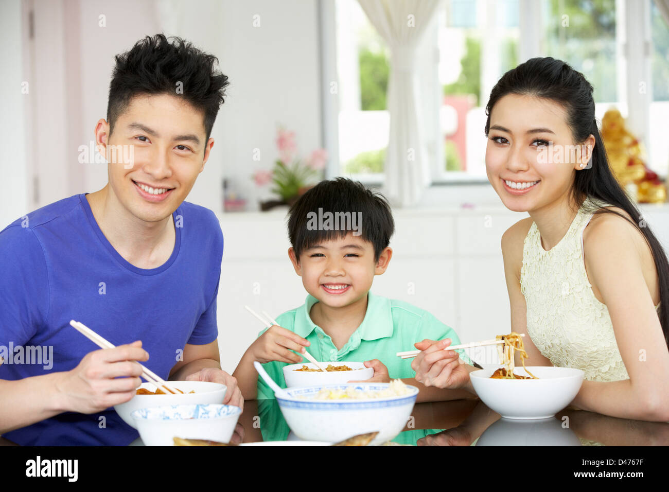Chinese family eating with chopsticks hi-res stock photography and ...