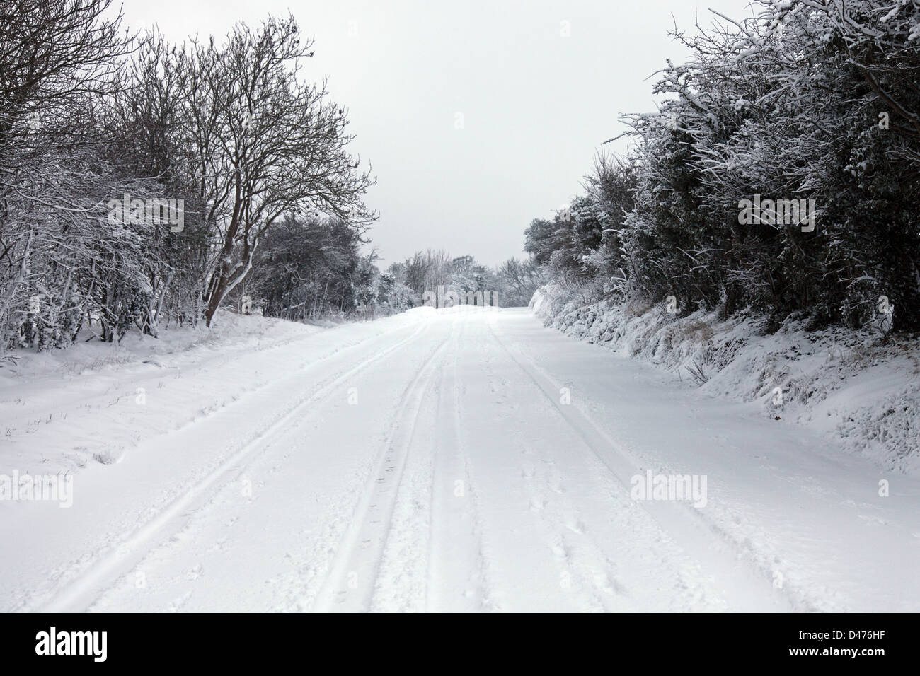 Snow covered road in Faringdon, England Stock Photo - Alamy