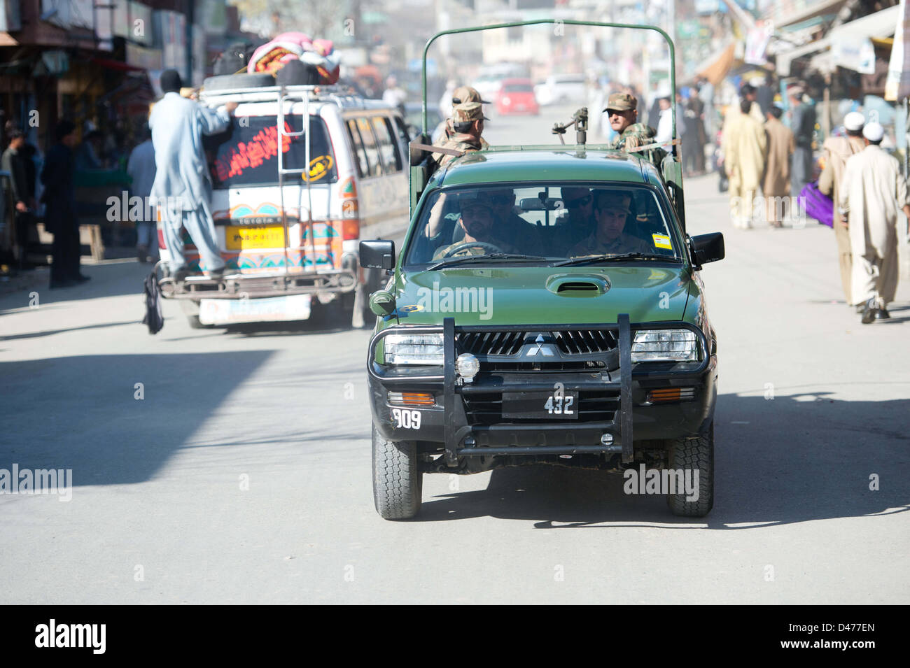 Swat District, Pakistan. 7th March 2013. Pakistani soldiers patrol in ...